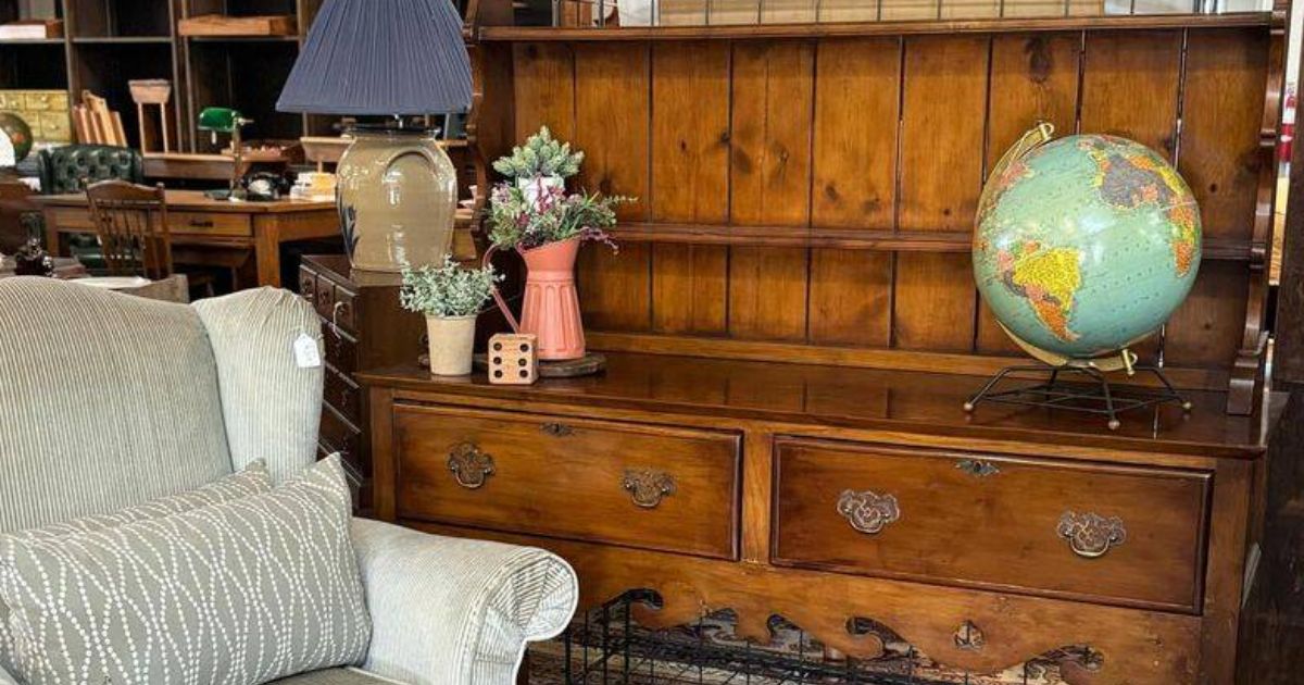 22 Ways Experts Find the Most Valuable Items at Thrift Stores