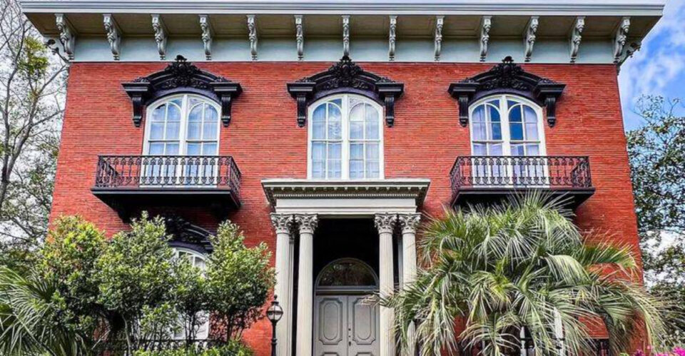 20 Classic Homes In Charleston And Savannah That Tell A Story