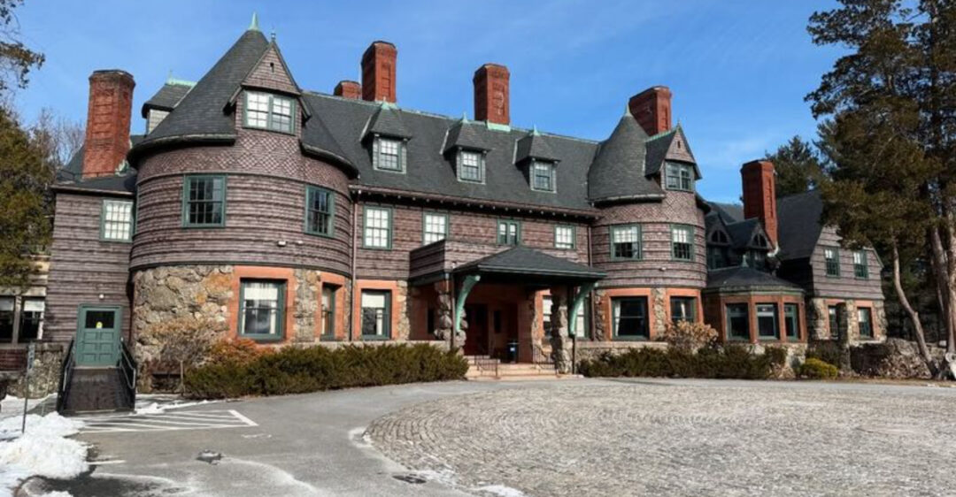 20 Of The Most Magnificent Victorian-Style Mansions Ever Built by Some ...