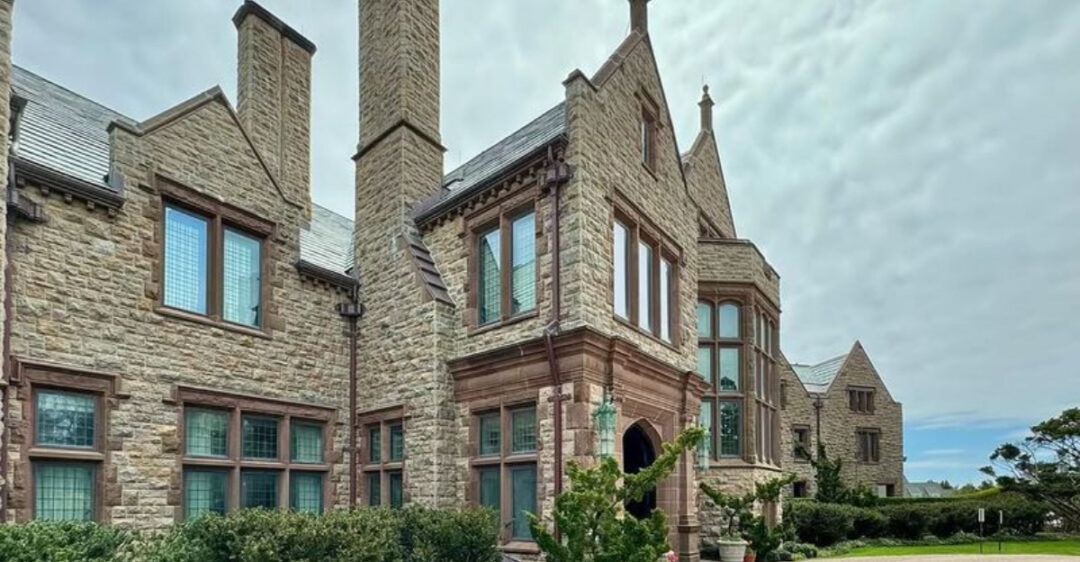 20 of the Grandest Mansions Built by Vanderbilt Family Members Over the ...