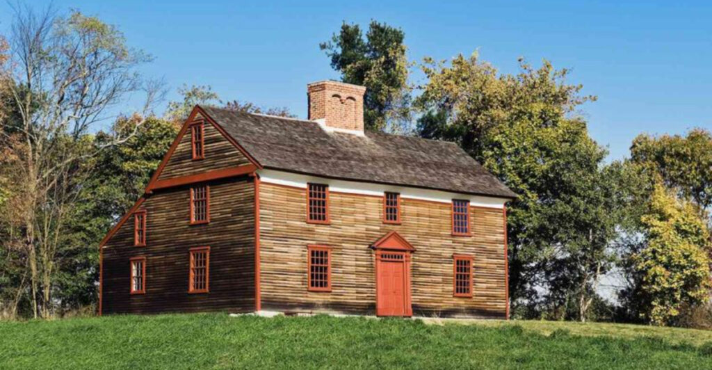 25 Charming Homes In Saltbox Style