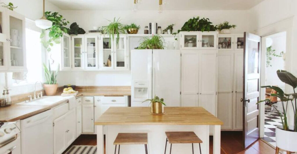 16 Do’s and Don’ts for Filling That Awkward Gap Above Kitchen Cabinets