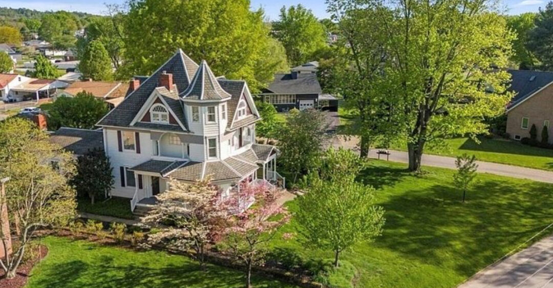 20 Photos That Show What American Homes Truly Looked Like 100 Years Ago