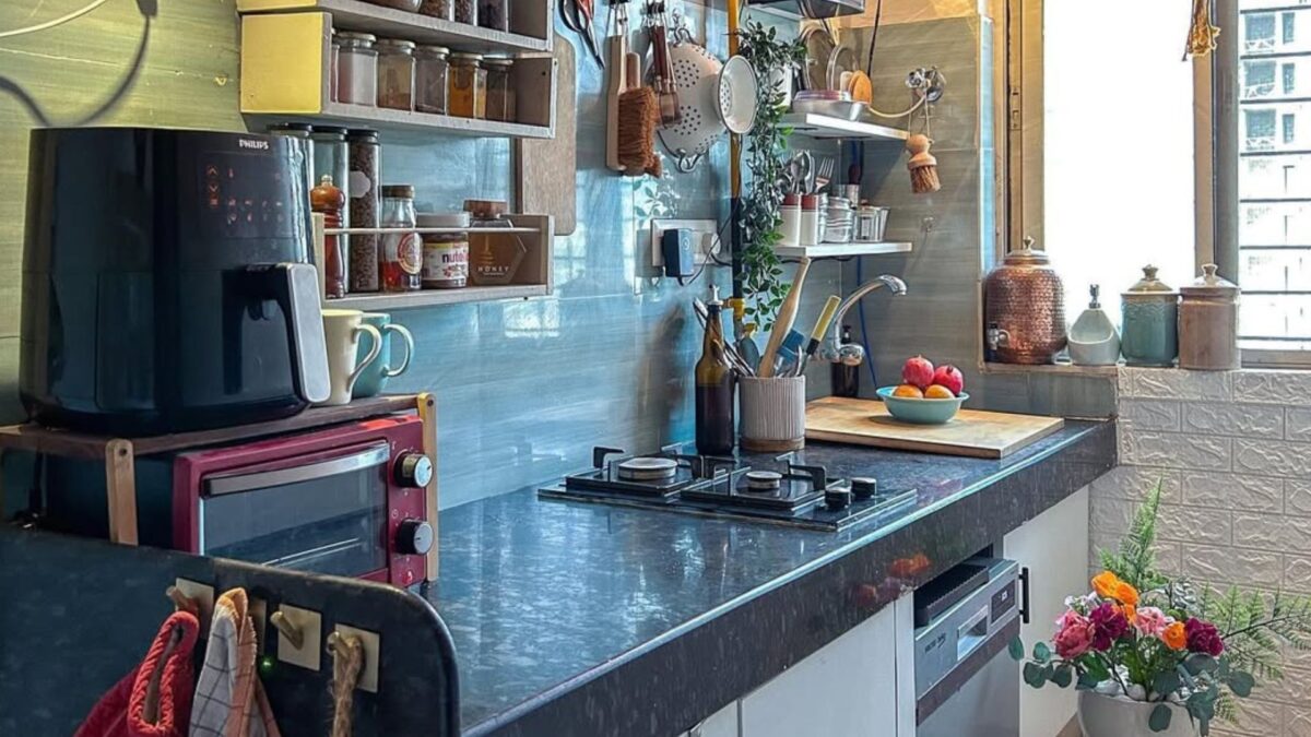 20 Genius Ways to Make a Windowless Room Feel Brighter, According to ...