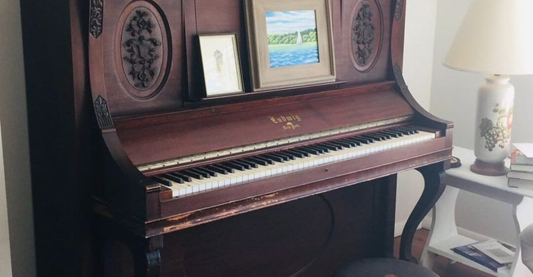 10 Types Of Antiques That Lose Value Over Time And 5 That Are Now ...