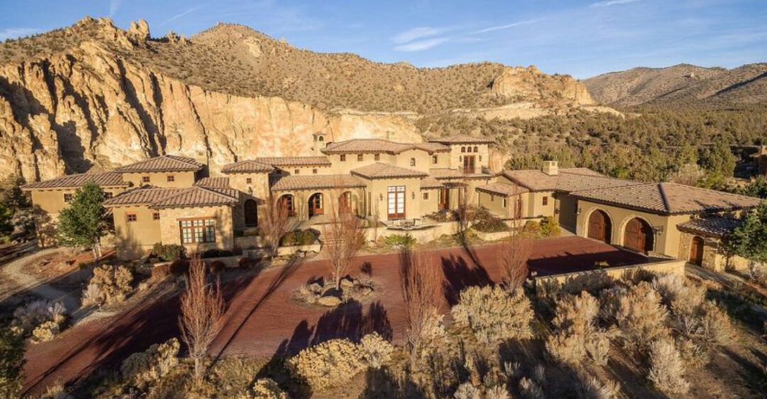 20 Secluded Mansions in Tennessee Make the Most of Wide Open Spaces