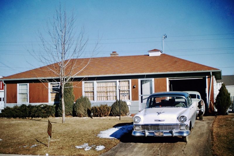 17 Defining Features Of A Typical 1950s Suburban House
