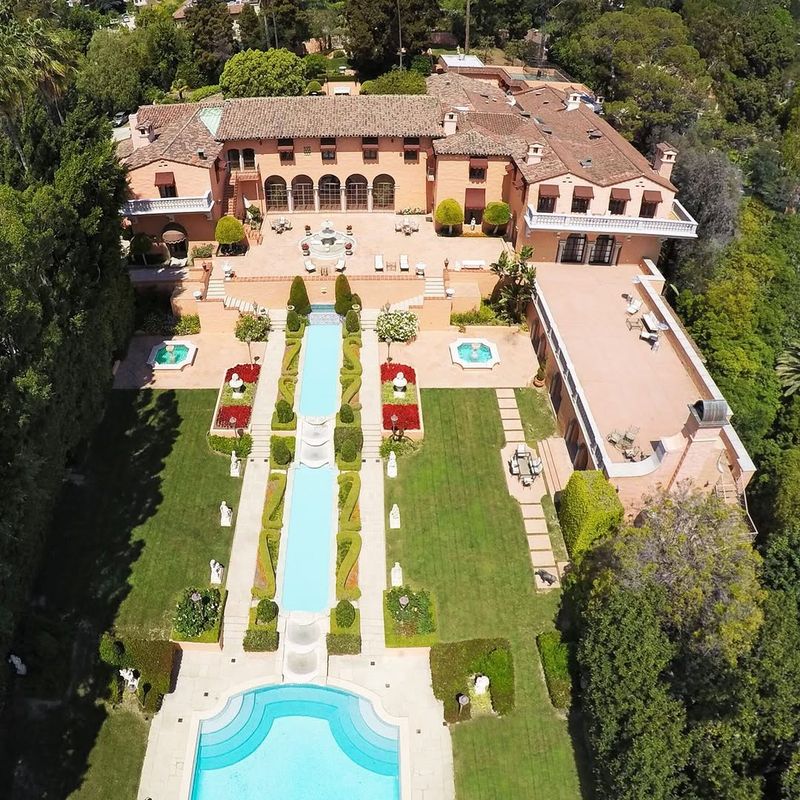 24 Iconic Old Hollywood Homes That Set The Standard For Style